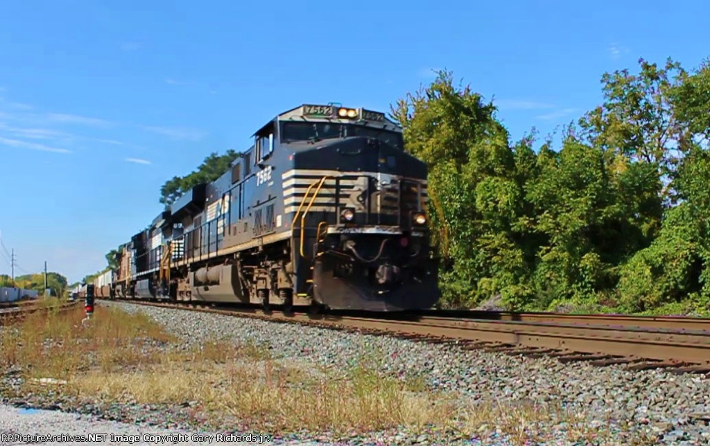 NS 7562, 8928, & UP 7204